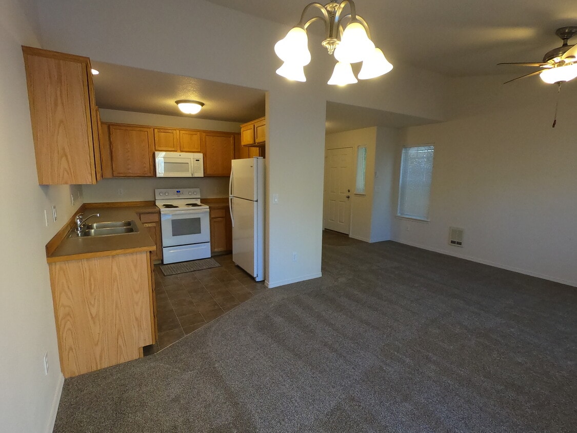 1653 NE Lotus Dr Unit 1, Bend, OR 97701 - Condo for Rent in Bend, OR ...