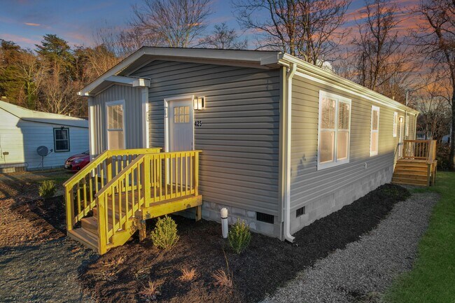 Apartments for Rent with Yard in Radiant VA