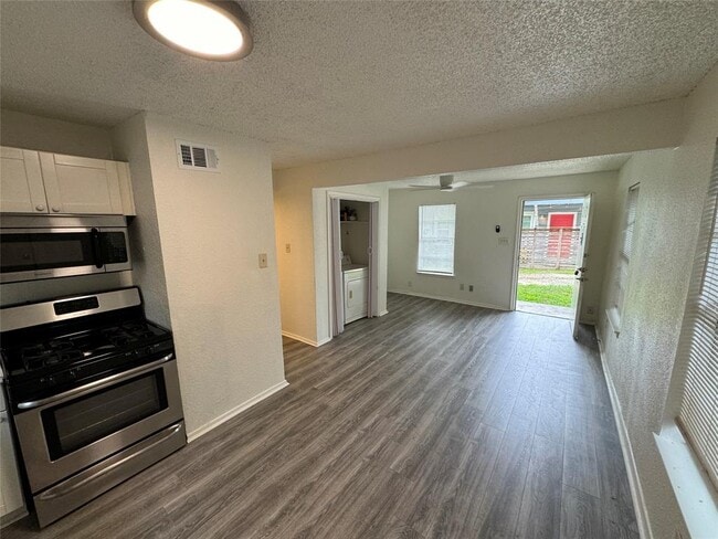 1135 Lott Ave, Austin, TX 78721 - Townhome Rentals in Austin TX ...