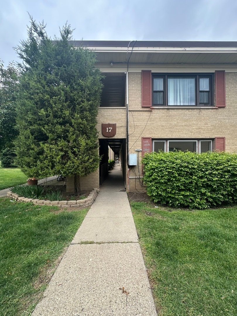 17 N King Arthur Ct, Northlake, IL 60164 - House Rental in Northlake ...