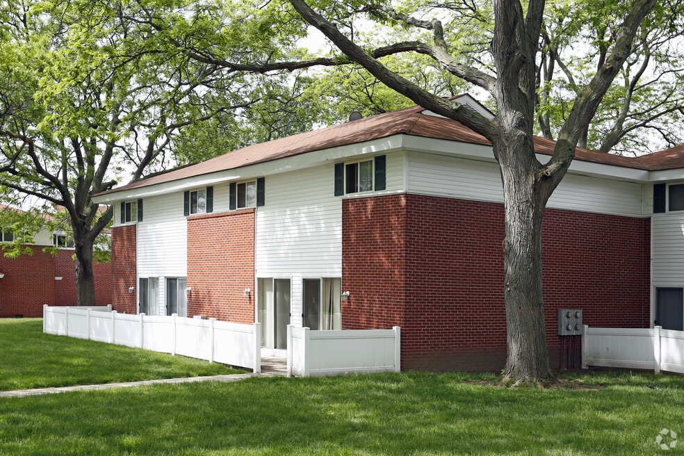Apartments for Rent with Extra Storage in Point Place, Toledo ...