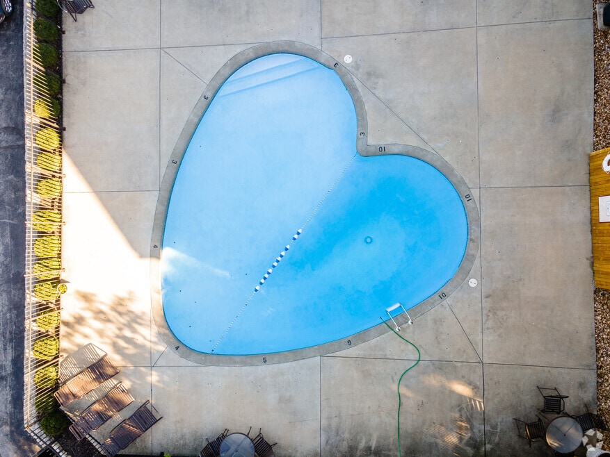 Apartments for Rent with a Swimming Pool Near Sagamore Hills ...