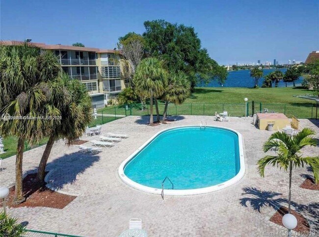 441 NE 195th St Miami, FL 33179 - Alquileres en Miami, FL ...