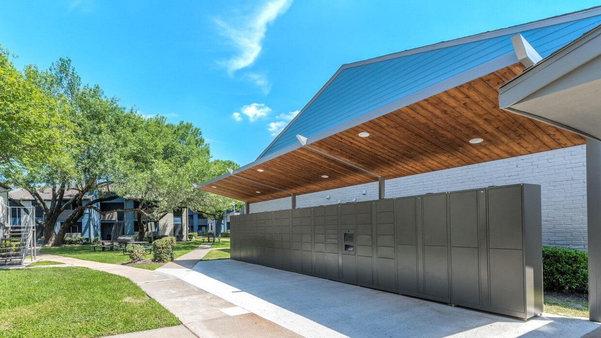 Warwick at Westchase - 10936 Meadowglen Ln Houston, TX 77042 ...
