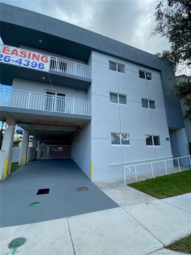 1029 NW 3rd St Unit 301, Miami, FL 33128 - Room for Rent in Miami, FL | Apartments.com