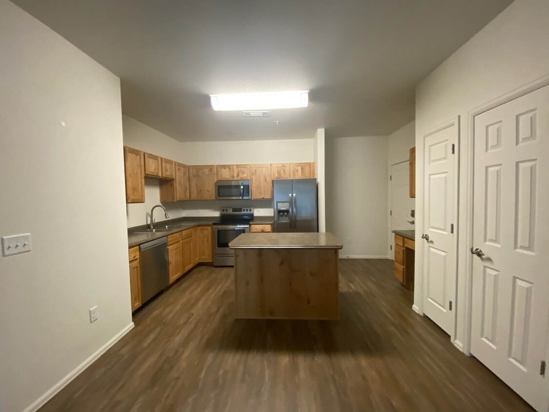 Fossil Ridge Apartments - 6910 Steeplechase Dr Windsor, CO 80550 ...