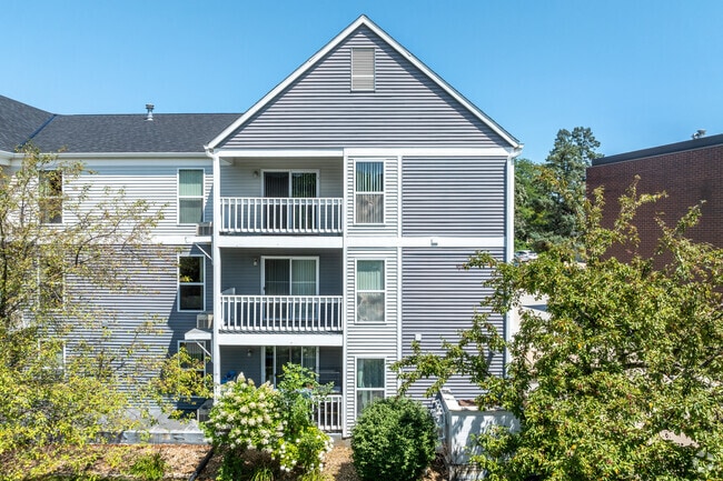 Student | Rise at Riverfront Crossings - Apartments in Iowa City, IA ...