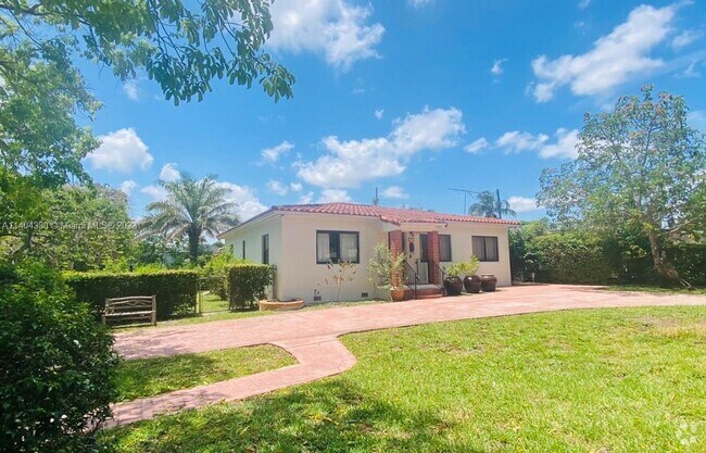 Schenley Park Apartments for Rent with Hardwood Floors - Miami, FL - 1 ...