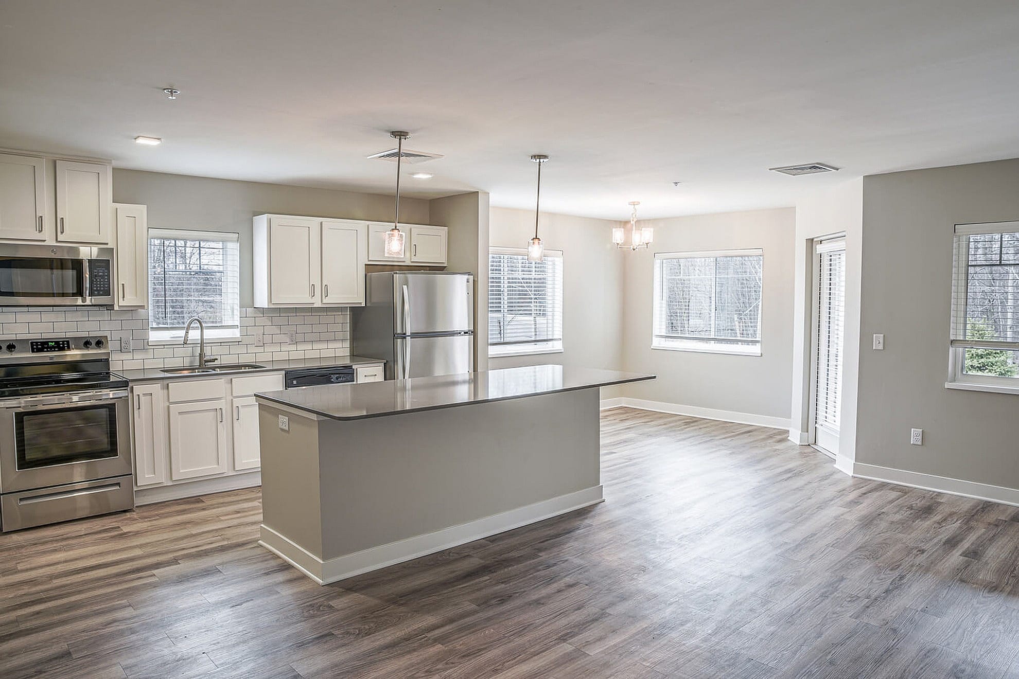 Oxford Place Apartments - 2141 Eastcastle Dr Grand Rapids, MI 49508 ...
