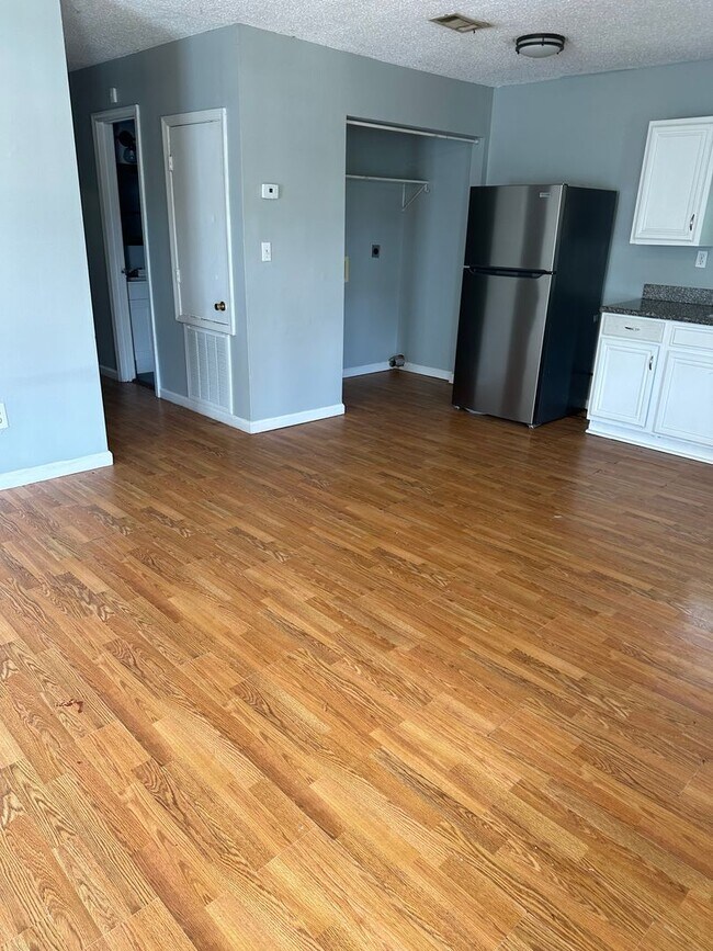 8720-8722 Hickory St Unit 8722, New Orleans, LA 70118 - Room for Rent ...