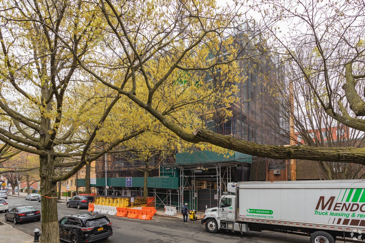 Penrose Tower - Apartments in Flushing, NY | Apartments.com