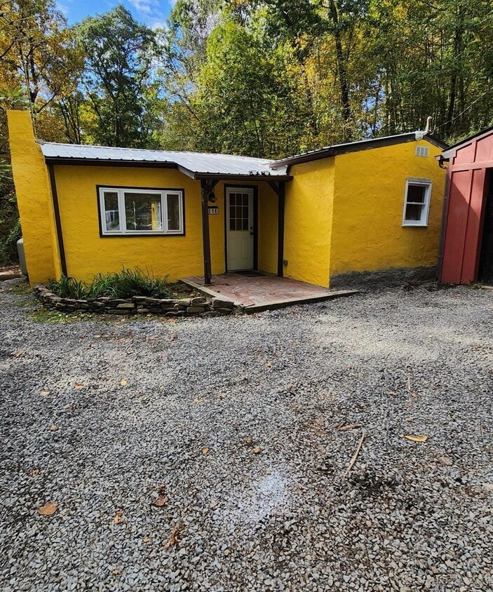 520 Kintner Rd Unit 516 Kintner Rd, Kintnersville, PA 18930 - Room for ...