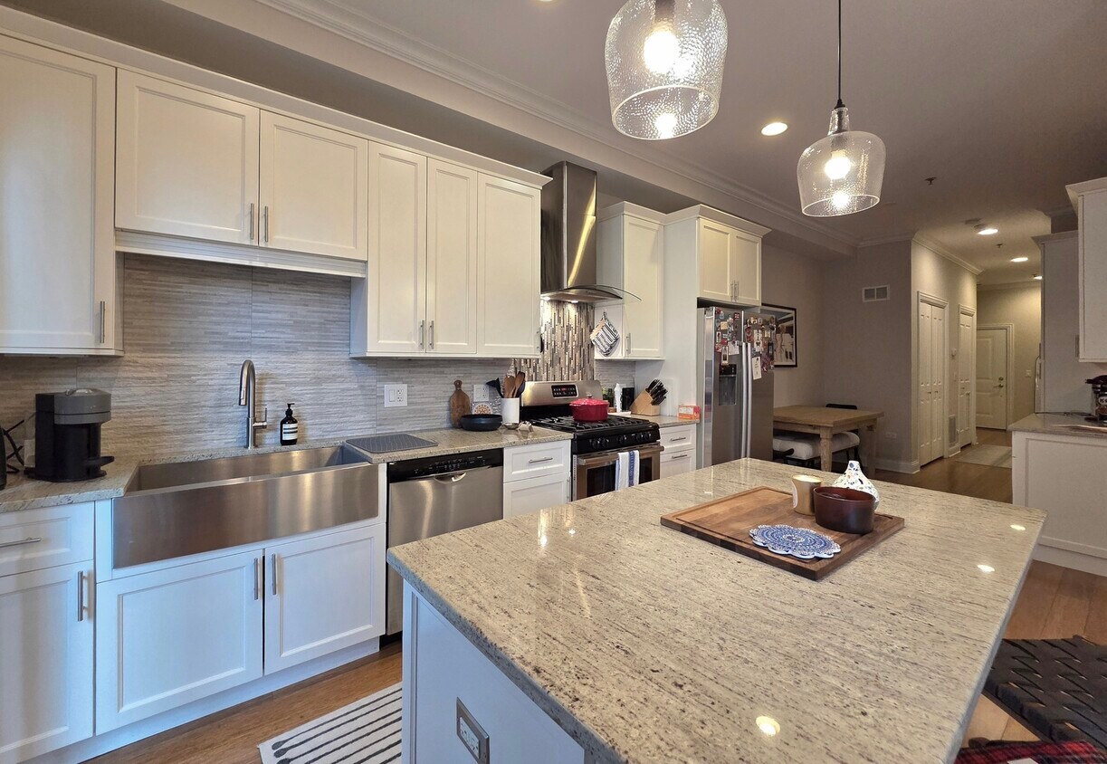 20 N Aberdeen St, Chicago, IL 60607 | Apartments.com