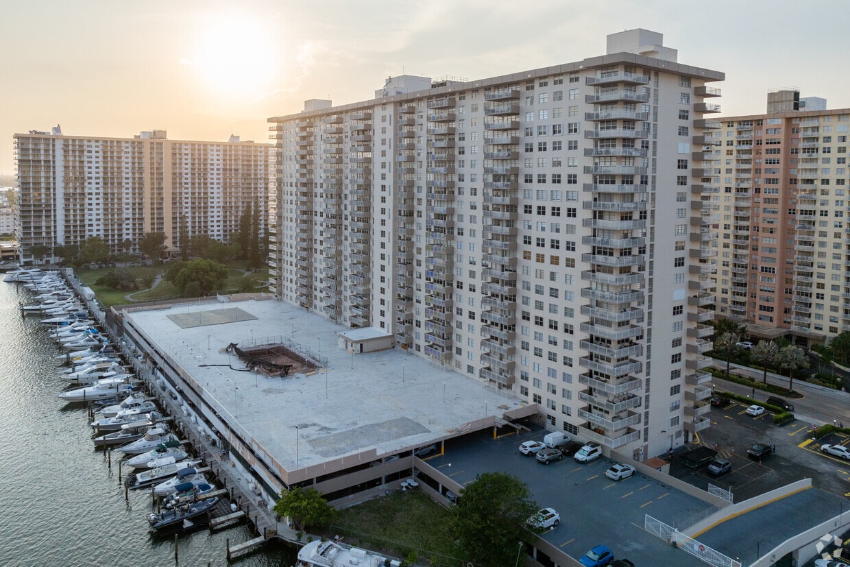 Winston Towers 100 - 4 Units Available for Rent | Sunny Isles Beach, FL ...