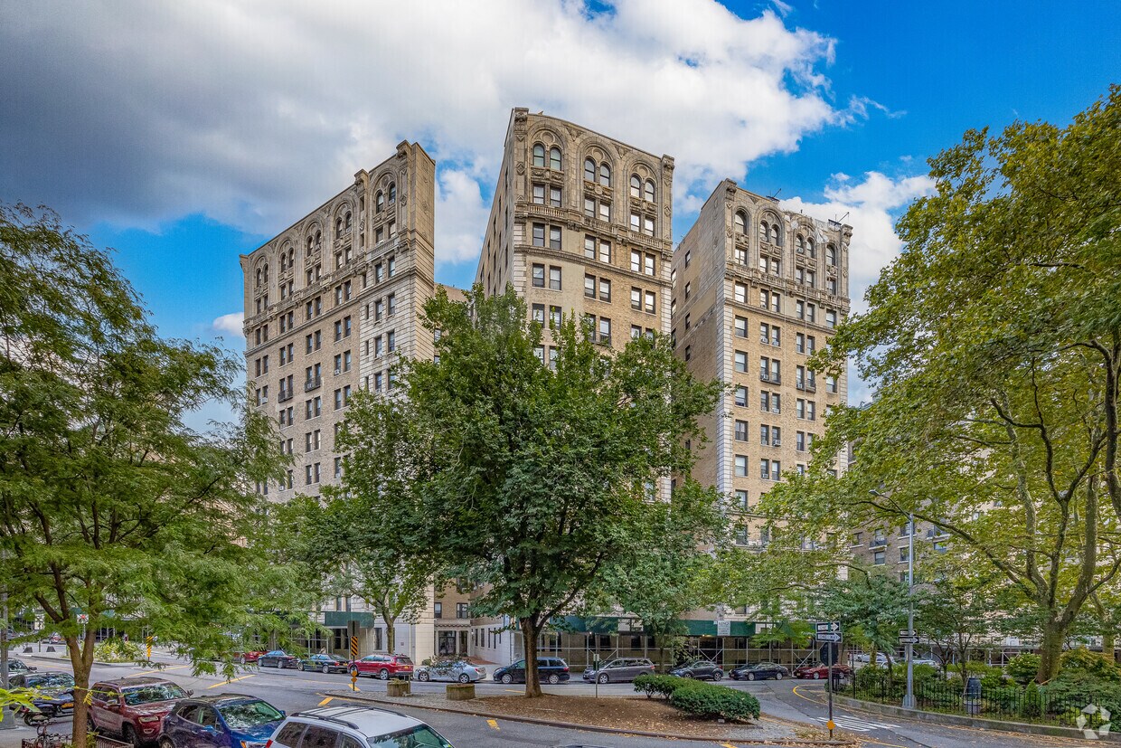 The Riviera - 790 Riverside Dr New York, NY | Apartments.com