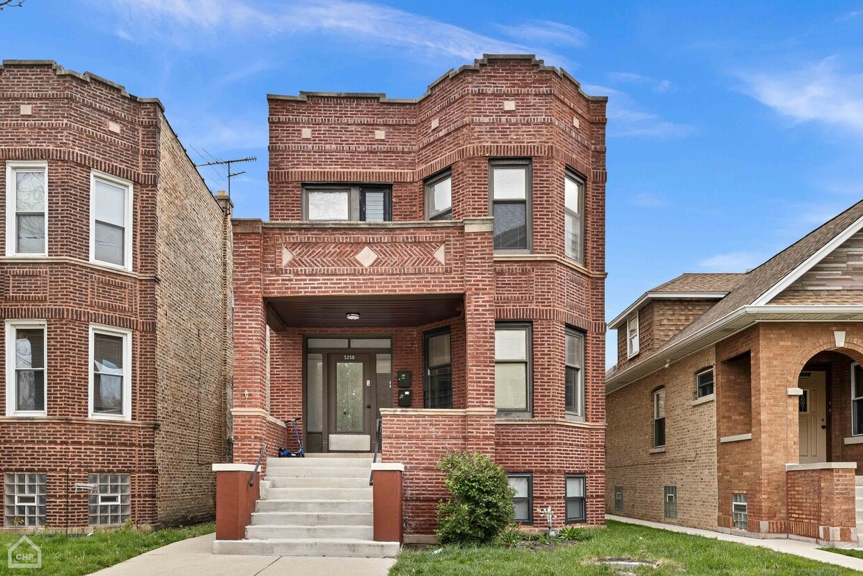 5250 W Grace St, Chicago, IL 60641 - House Rental in Chicago, IL ...