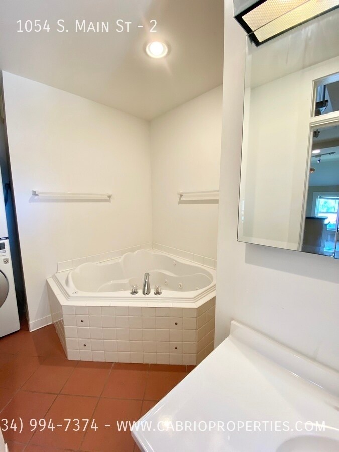 1054 S Main St Unit 2, Ann Arbor, MI 48104 - Room for Rent in Ann Arbor ...