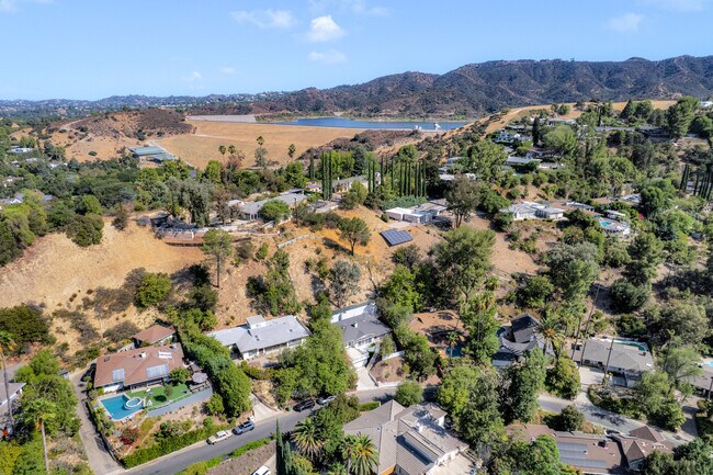 17742 Alonzo Plz, Encino, CA 91316 - House Rental in Encino, CA ...