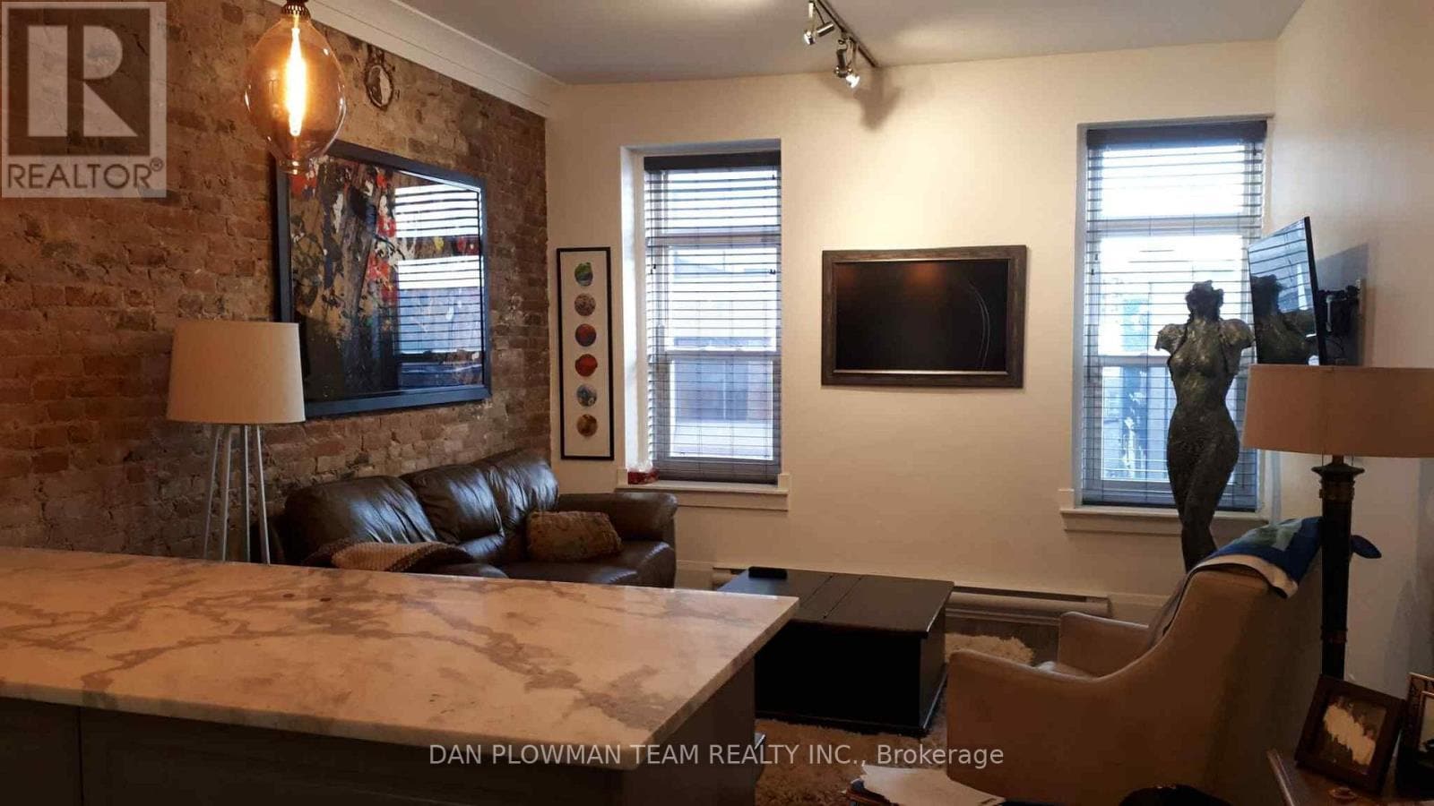 8 Simcoe St N Unité 307, Oshawa, ON L1G 4R8 - Appartement à Louer à ...