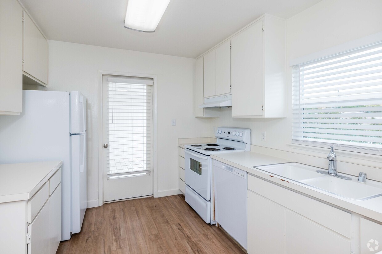 230 Queens Way - 55+ Community - 230 Queens Way Pittsburg, CA 94565 ...
