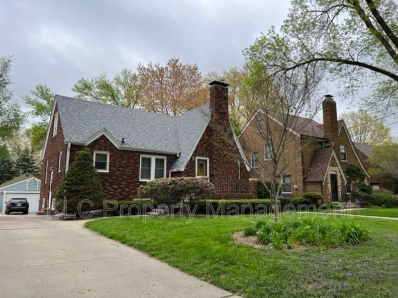 4305 Adams Ave, Des Moines, IA 50310 - House Rental in Des Moines, IA ...