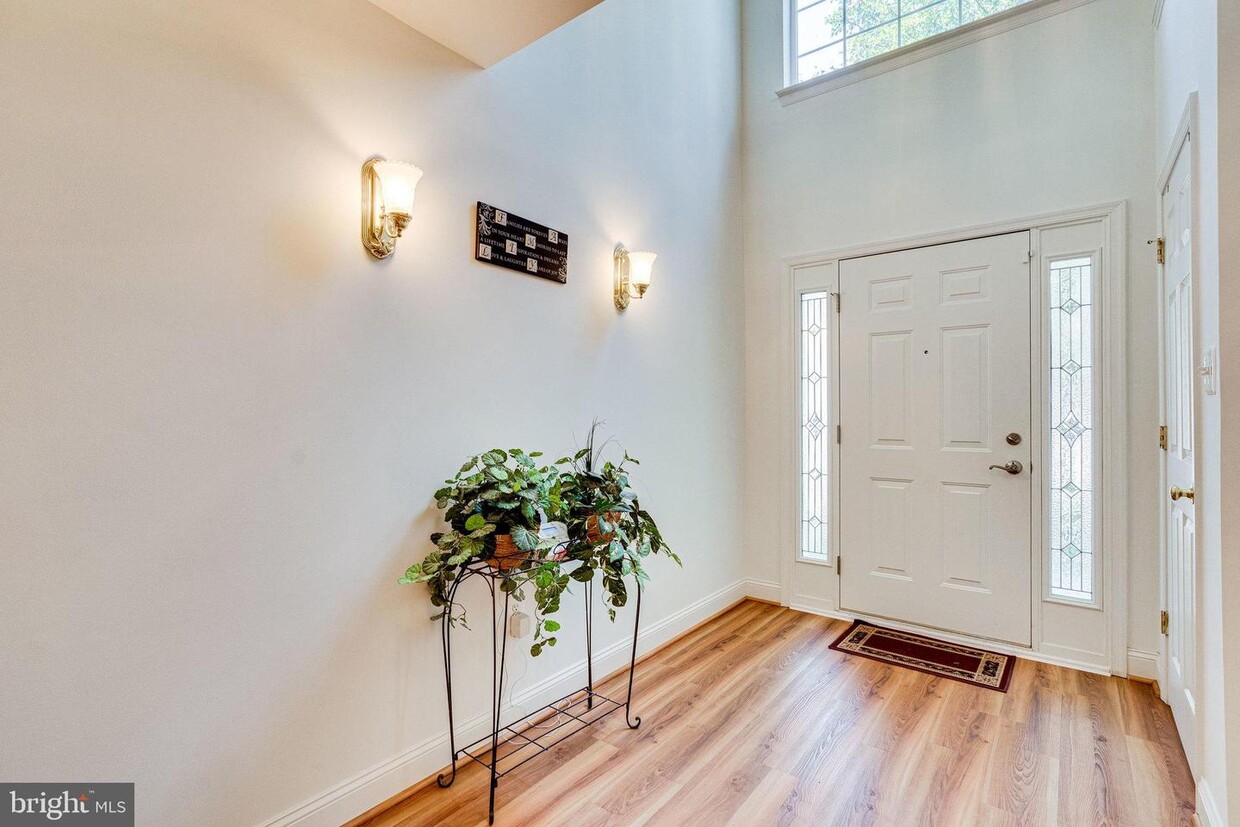 14217 Hunters Run Way, Gainesville, VA 20155 - Townhome Rentals in ...