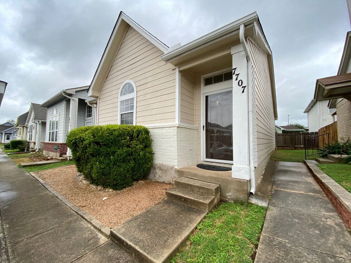 7707 Crown Gate Dr, San Antonio, TX 78251 - House Rental in San Antonio ...