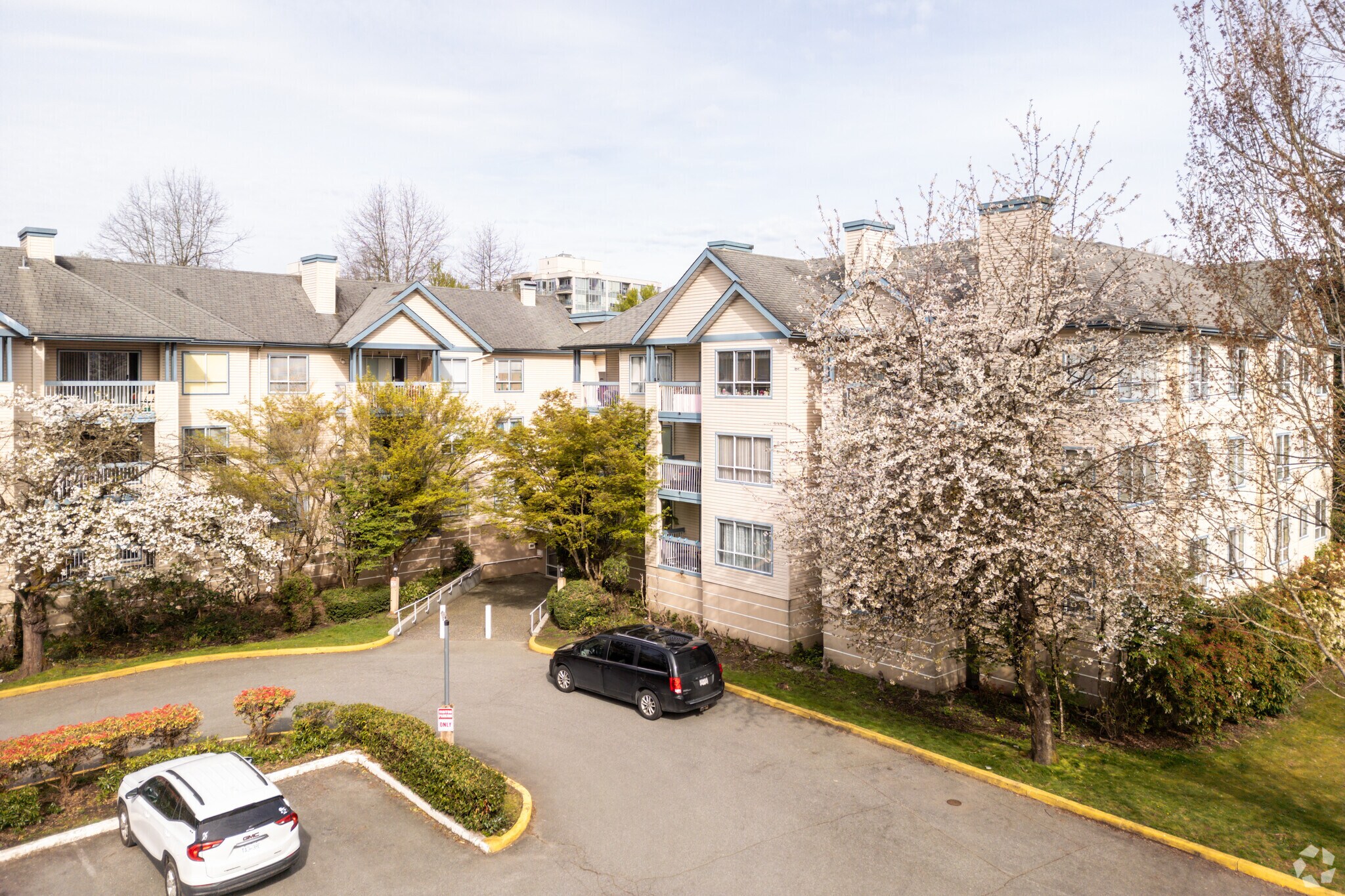 Chelsea Park Apartments Apartments - 12020 Harris Rd Pitt Meadows, BC ...