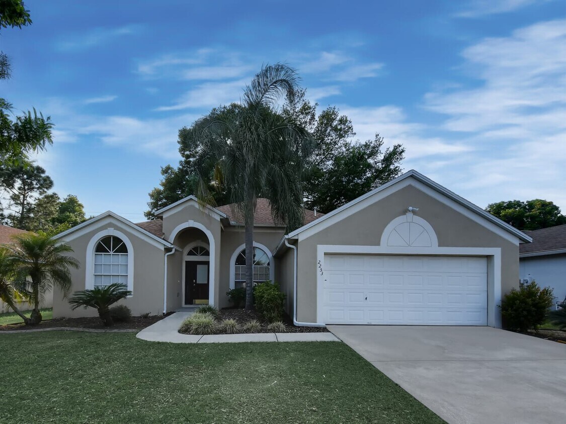 2253 Towering Oaks Cir - House Rental in Seffner, FL | Apartments.com