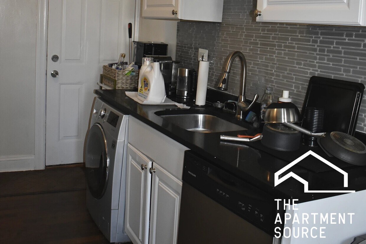 3839 N Greenview Ave Unit 1W, Chicago, IL 60613 | Apartments.com