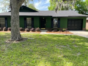 Harrock Hall Apartments for Rent with Hardwood Floors - Savannah, GA ...
