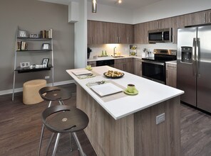 SCIO AT THE MEDICAL DISTRICT Rentals - Chicago, IL | Apartments.com