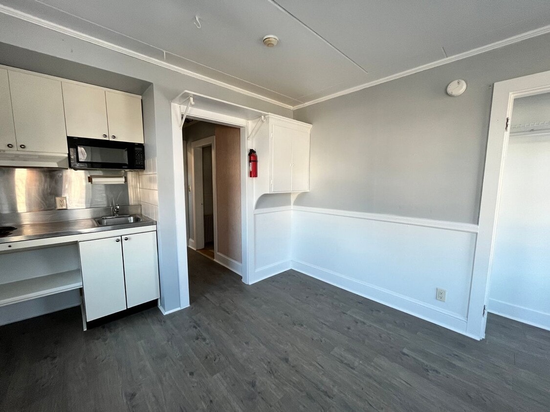 14 Main St Unit 305, Meredith, NH 03253 - Room for Rent in Meredith, NH ...