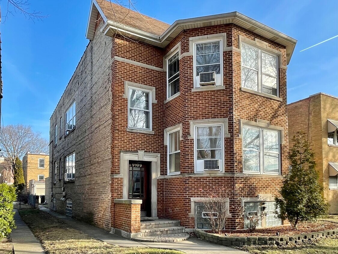 9109 Keating Ave Unit 1, Skokie, IL 60076 - Room for Rent in Skokie, IL ...