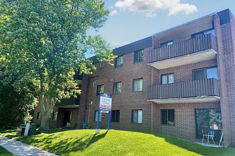 Suncoast Village Apartments - 52-68 Suncoast Dr E Goderich, ON ...