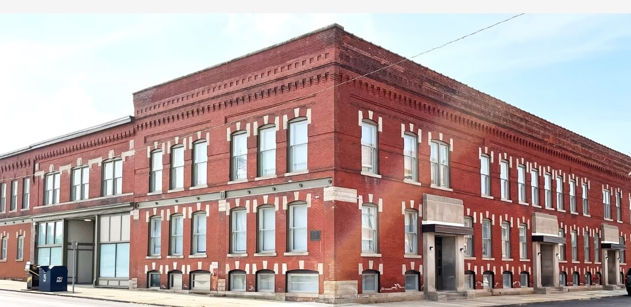Senior Living 55+ - Historic Gallatin Square - 304 S Gallatin St Marion ...