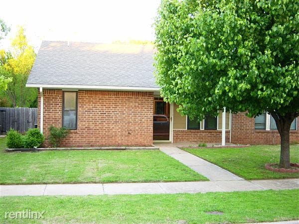 1217 Clearwater Dr, Norman, OK 73071 - Townhome Rentals in Norman OK | Apartments.com