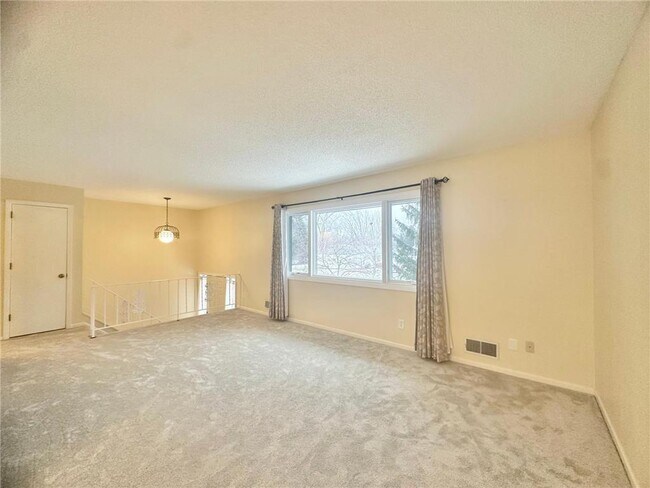 2563 Woodale Dr, Mounds View, MN 55112 - House Rental in Mounds View ...