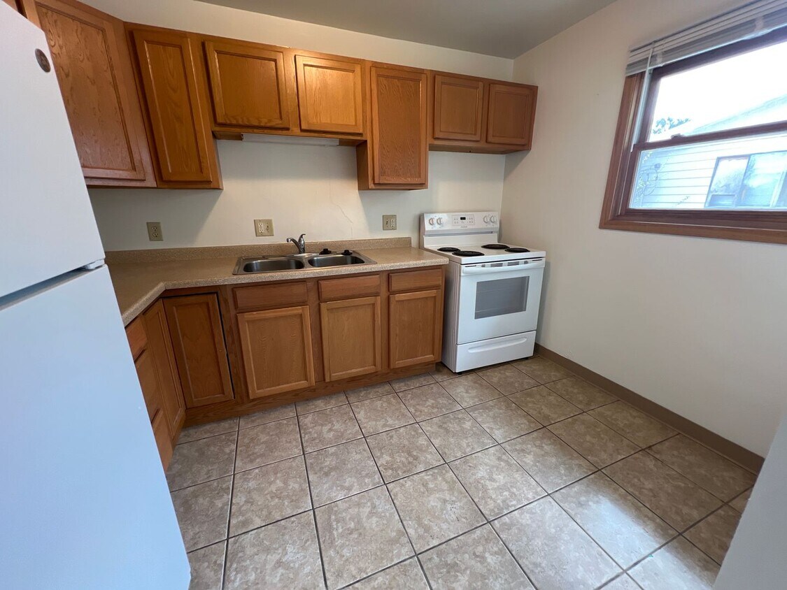 2101 Lake Point Dr Unit #4, Madison, WI 53713 - Room for Rent in ...