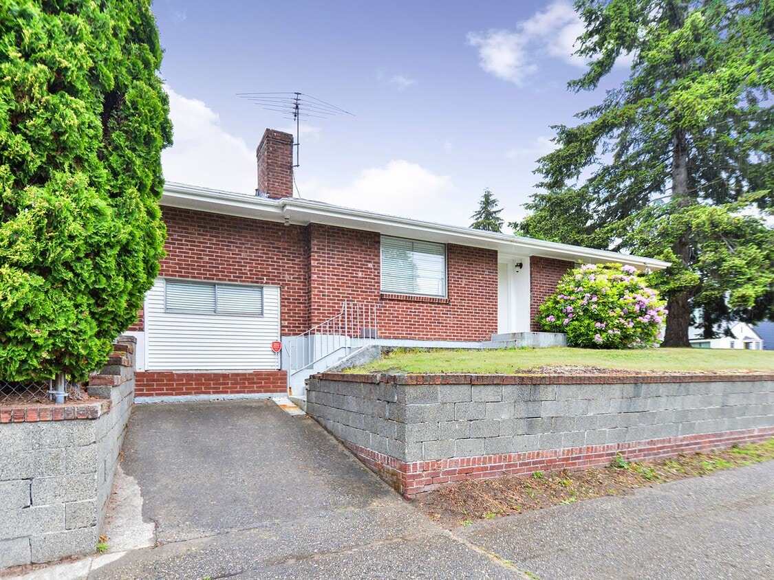 4106 SW Graham St, Seattle, WA 98136 - House Rental in Seattle, WA ...