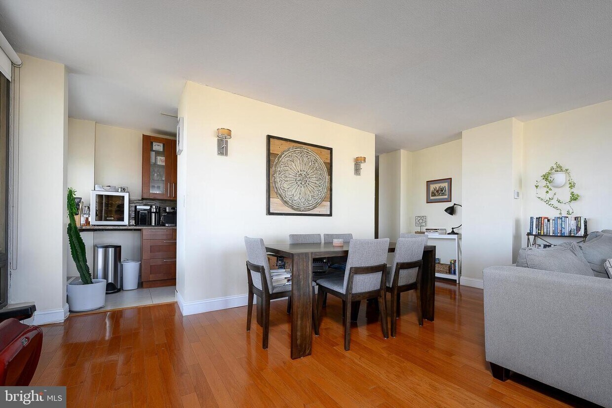 210 Locust St Unit 16A, Philadelphia, PA 19106 - Room for Rent in ...