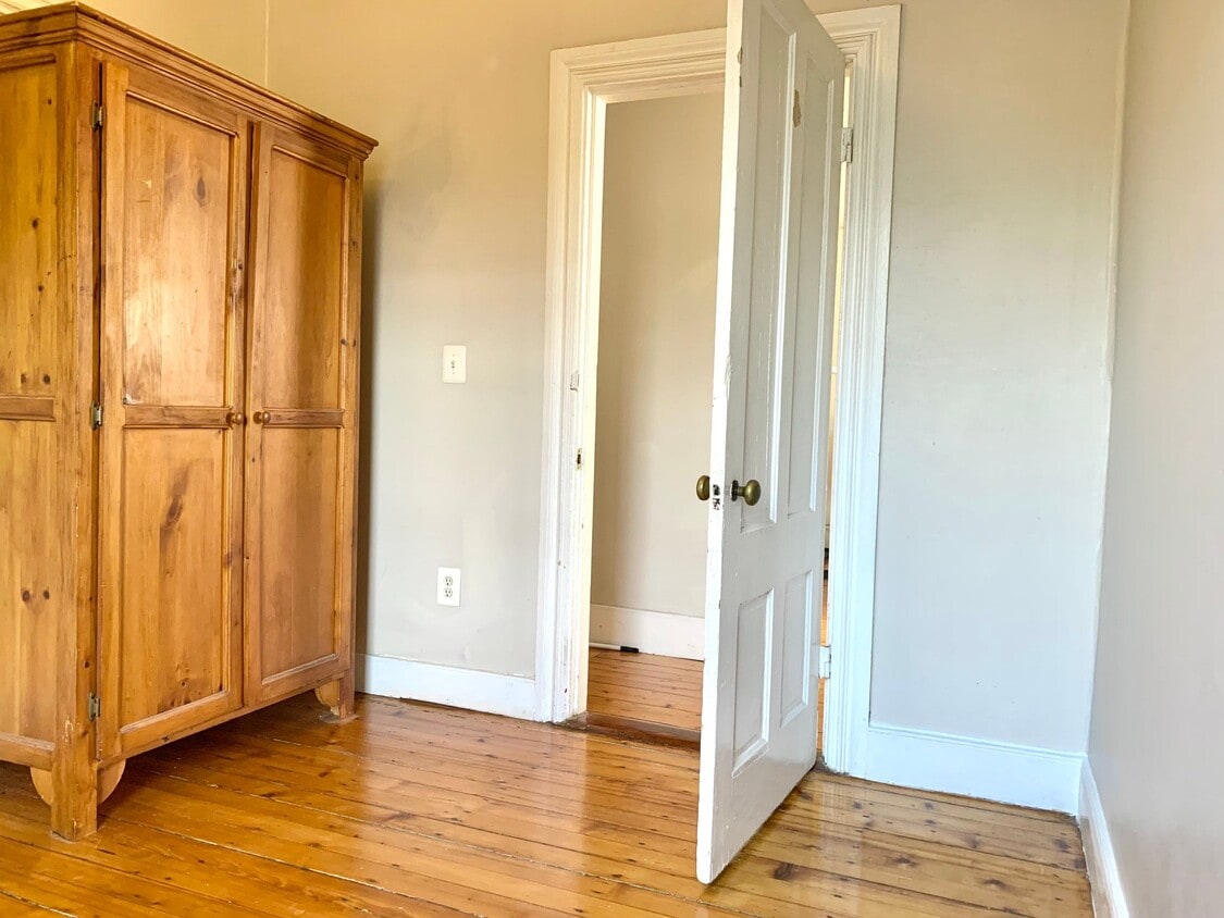 40 E Transit St Unit Room rental in Apt 2, Providence, RI 02906 ...