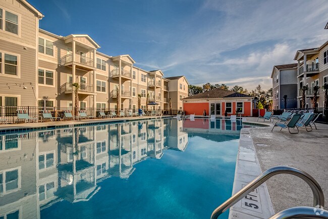 The Gates Apartments for Rent with a Living Room - Summerville, SC ...