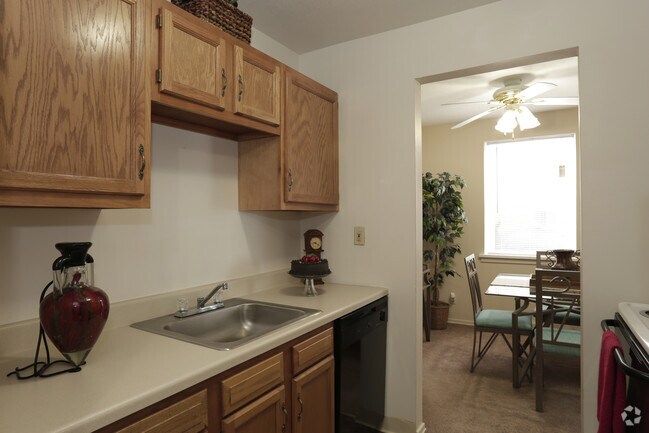 Ellacott Parkway Apartments - Apartments in Warrensville Heights, OH ...