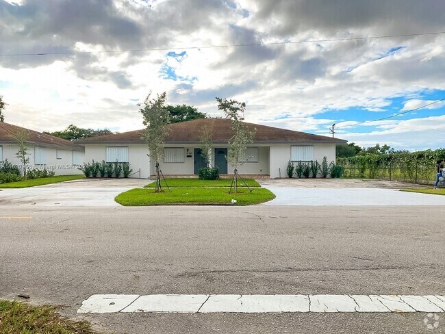 Pinewood Park Apartments for Rent with Parking - Miami, FL - 1 Rentals ...