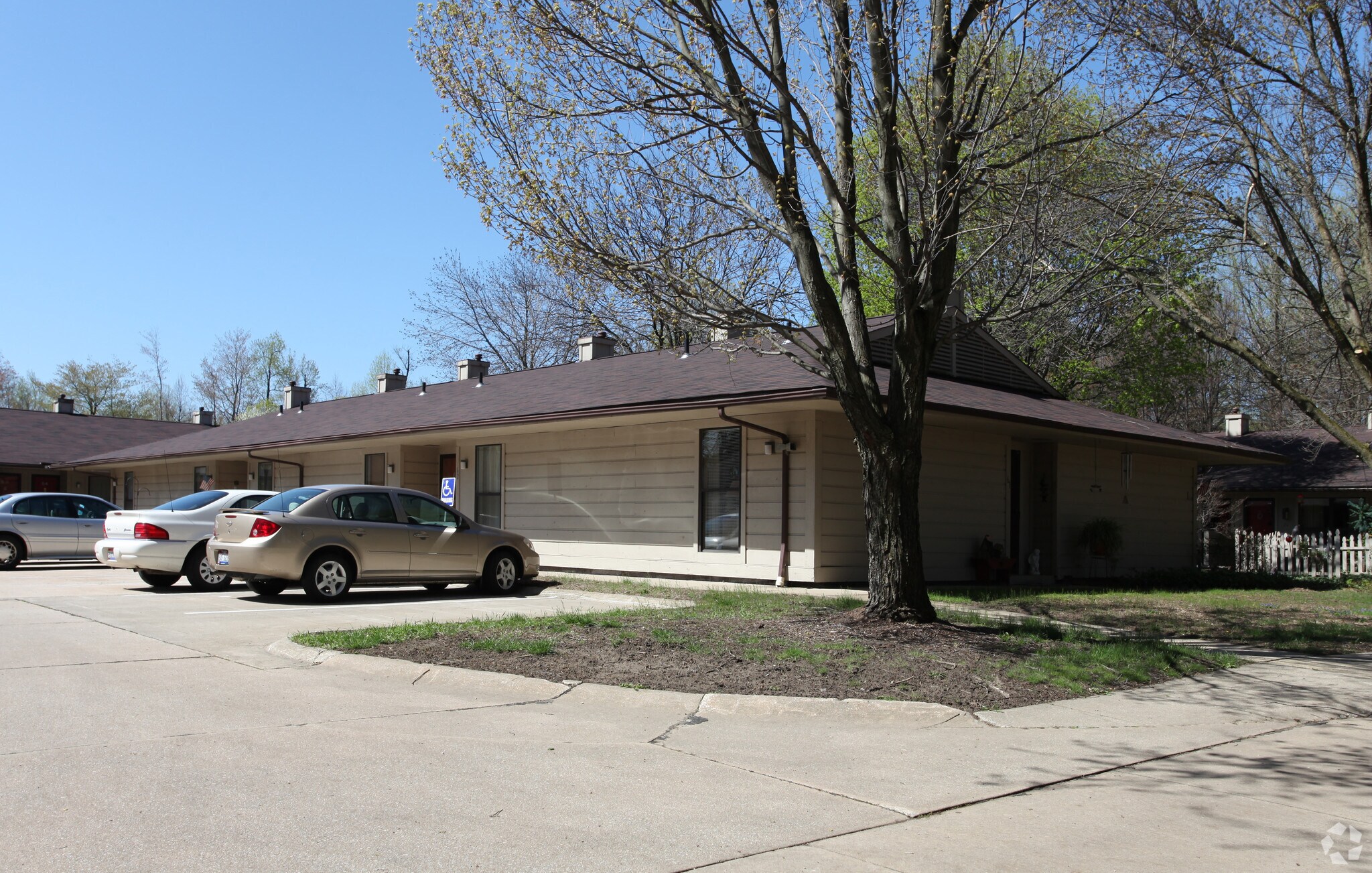 Madison Place Apartments - 2044 Hubbard Rd Madison, OH 44057 ...