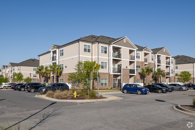 Crescent Pointe Apartments - Apartments at 4650 Crescent Pointe Dr ...