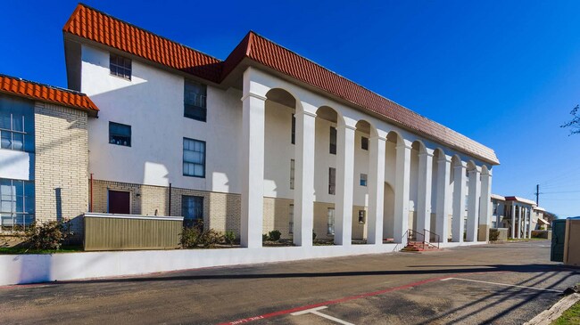 Villa Del Rio Apartments - Garland, TX | Apartments.com