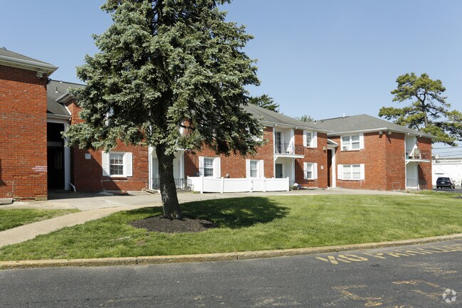 Brick Estates Apartment Homes Rentals - Brick, NJ | Apartments.com
