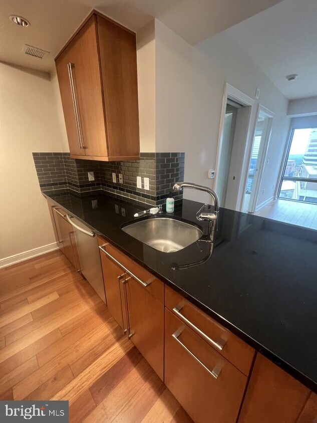 1111 19th St N Unit 2105, Arlington, VA 22209 - Room for Rent in ...